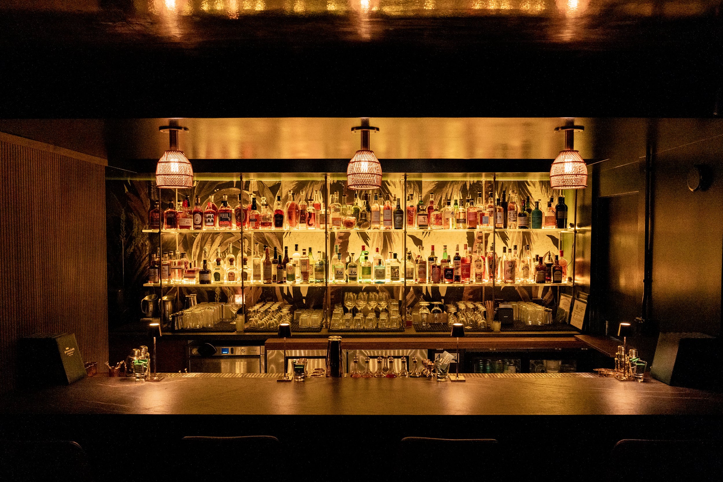 Green Lady Cocktail Room | Go Hawaii